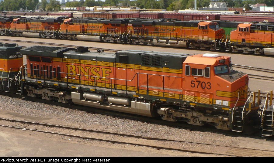 BNSF 5703